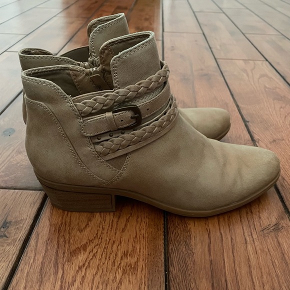 BareTraps | Shoes | Bare Traps Booties Size 75 | Poshmark